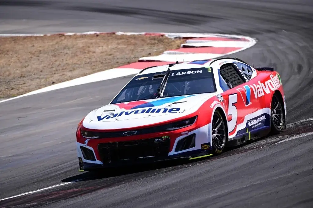 Bet Larson to Stay Hot, Take Checkered Flag at Iowa Corn 350