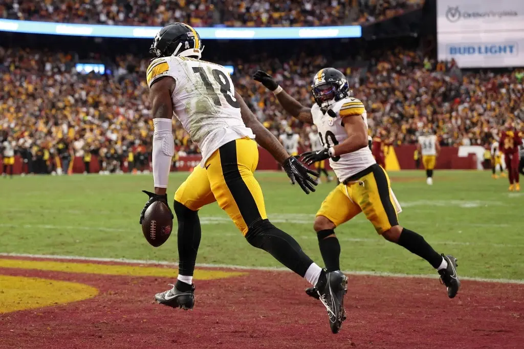 NFL Prop Bets: Mike Williams Best Receiver to Bet in Week 11