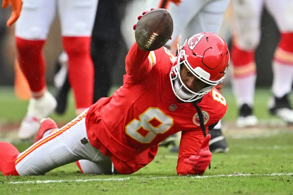 Chiefs Vs Broncos Picks Prediction And Odds For Nfl Week 18 January 05