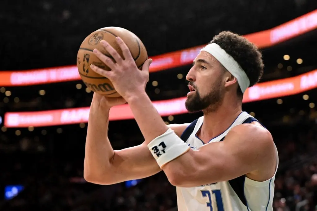 Klay Thompson Honors His Doctor With a Special Gift