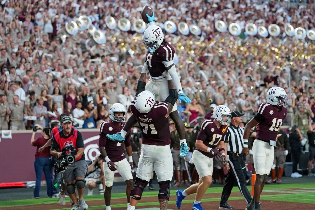 Texas A&M vs LSU Prediction and NCAA Football Prop Bets for Week 9