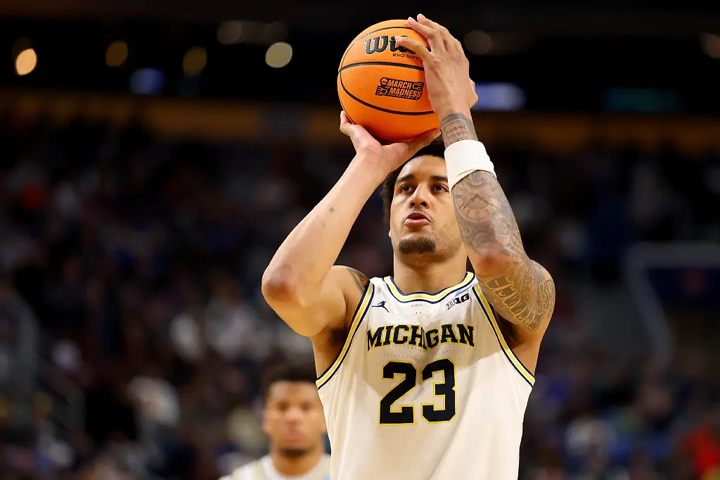 March Madness Sweet 16: Arkansas vs Arizona Prediction & Picks
